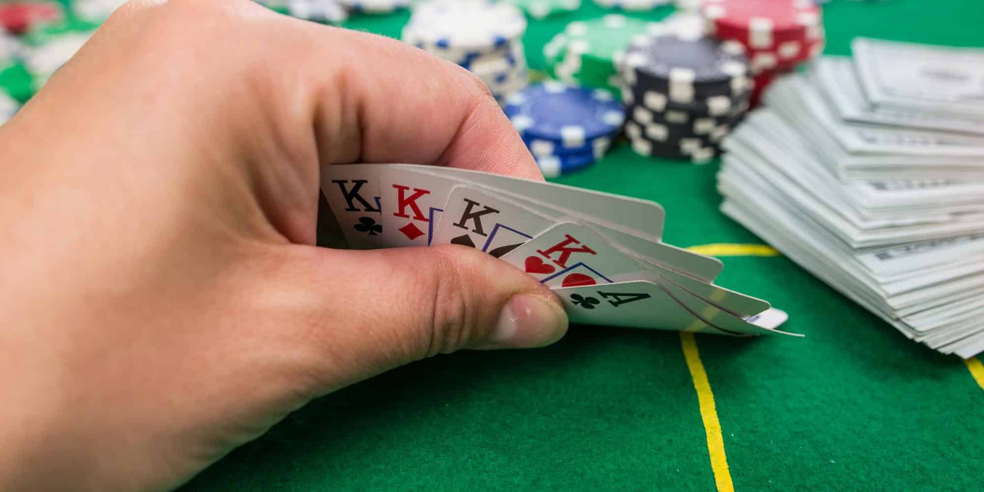 How to Play Omaha Poker - An Easy Guide and Where to Play Online